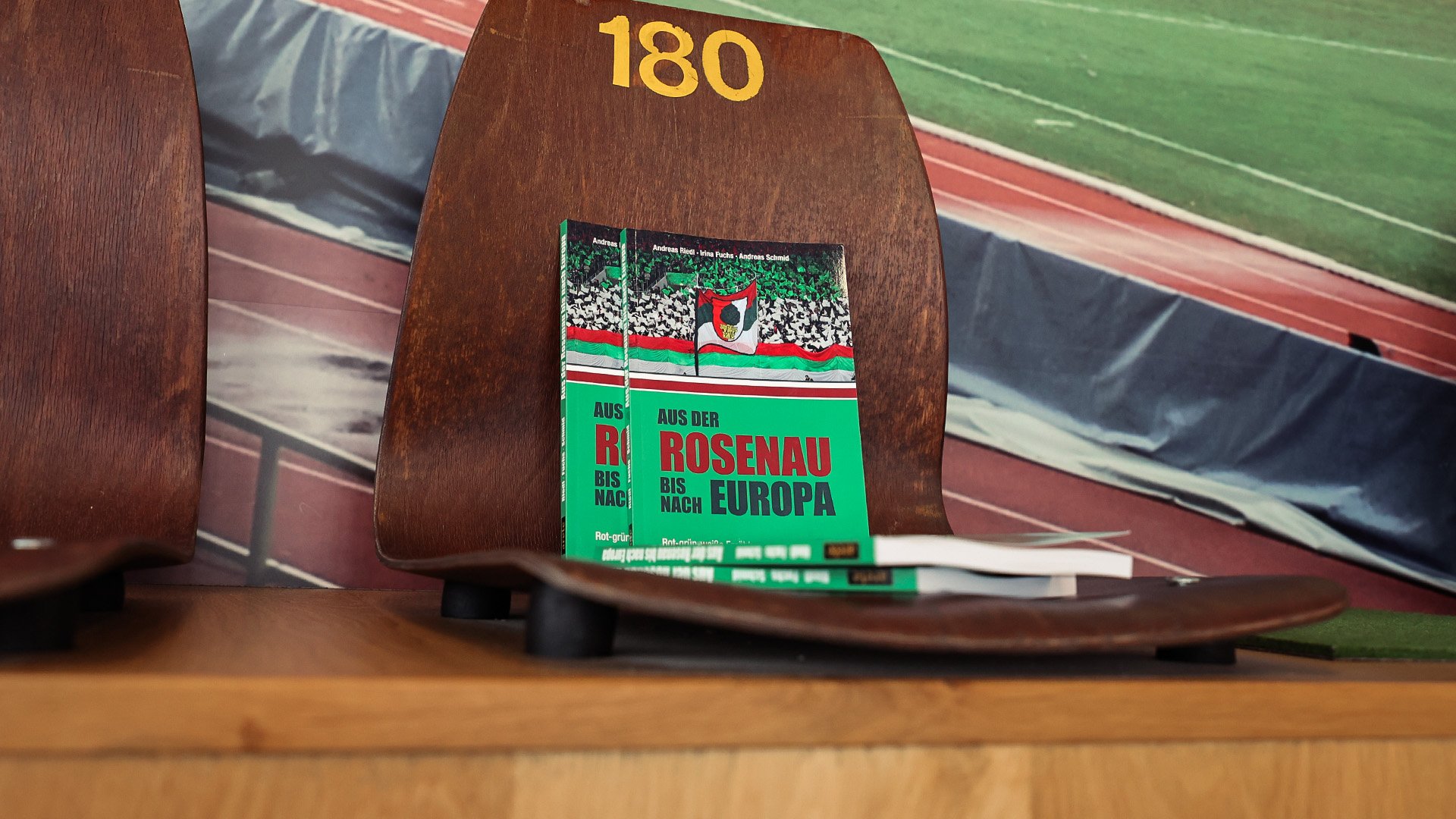 Neues Buch: Rot-grün-weiße Erzählungen zum FCA seit 1907 | FC Augsburg