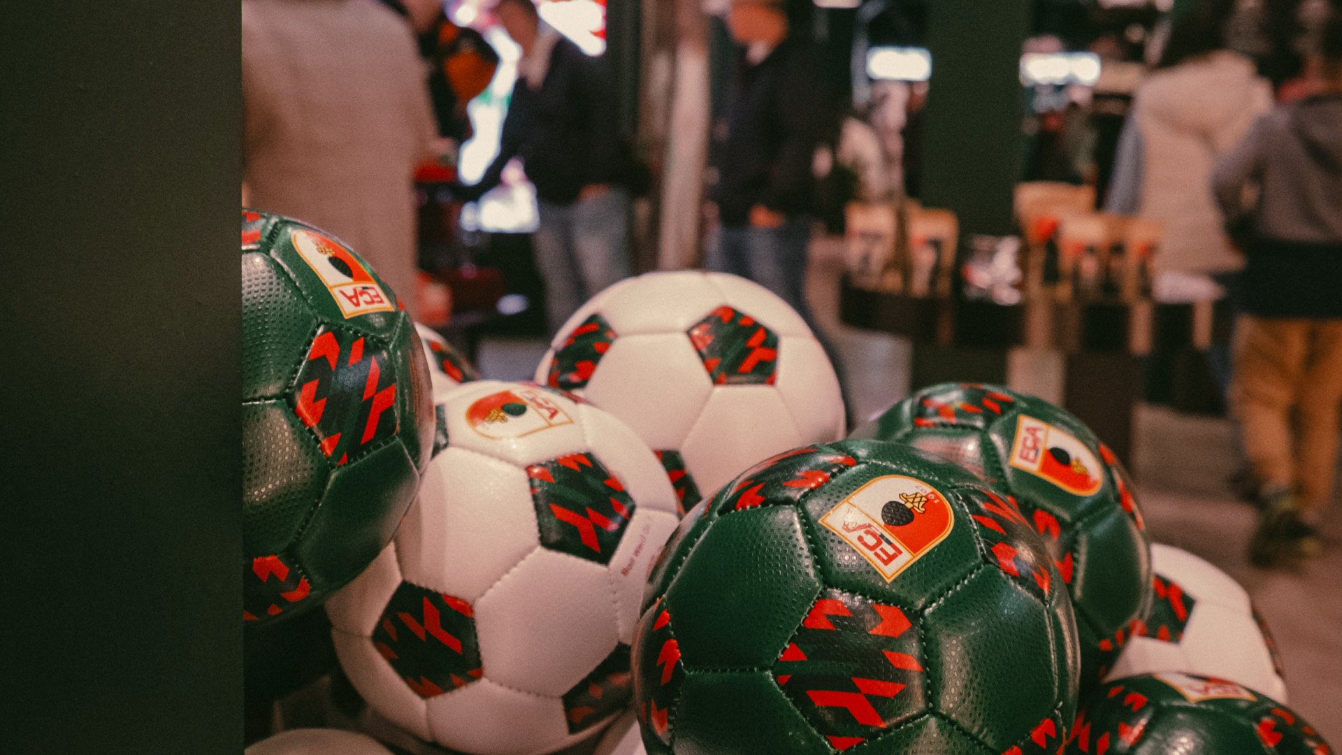 Wegen Inventur: FCA-Fanshops schließen zeitweise | FC Augsburg